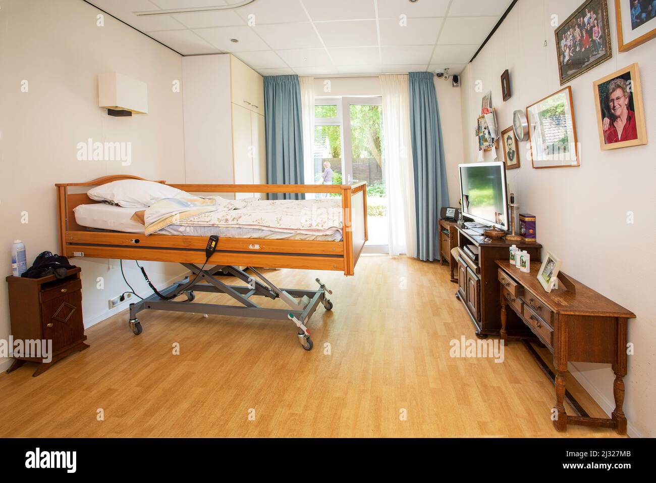Nursing Home Room Designs 4,500+ Nursing Home Bedroom Stock Photos,
