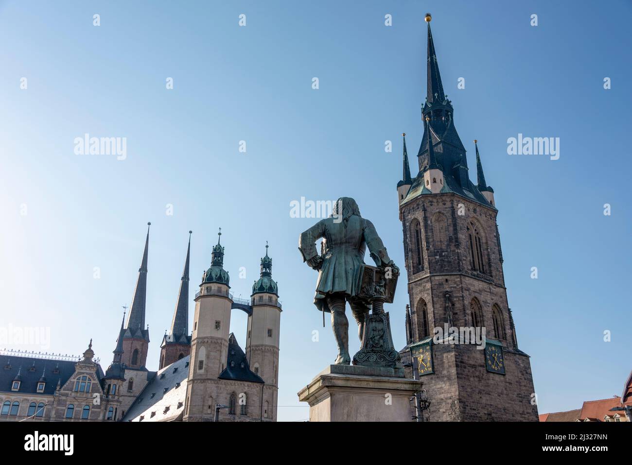 Handel monument, behind it the Marienkirche and the red tower, Halle an ...