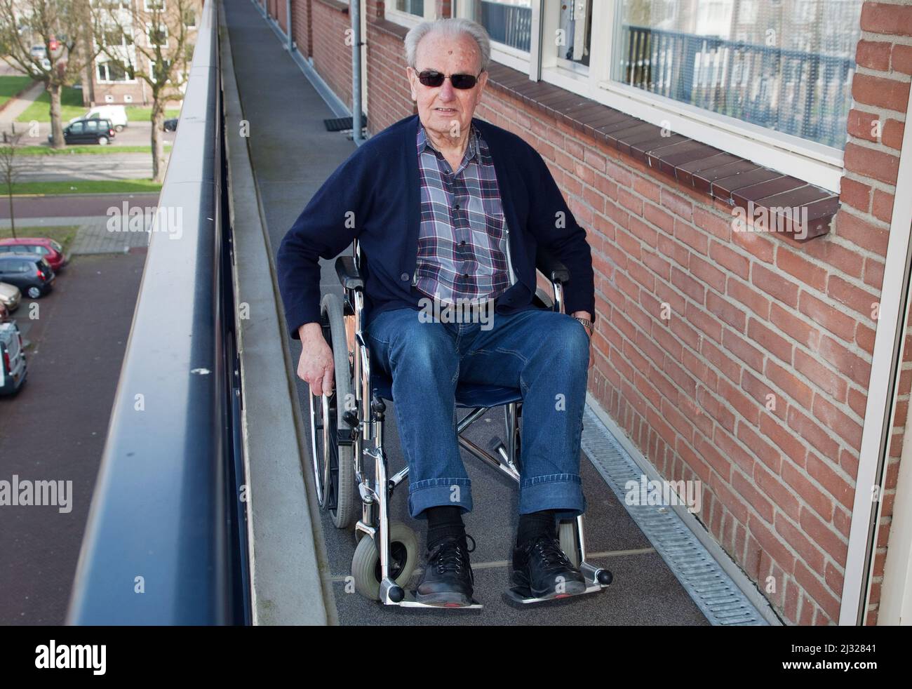 Wheelchair and accessible home hi-res stock photography and images - Alamy