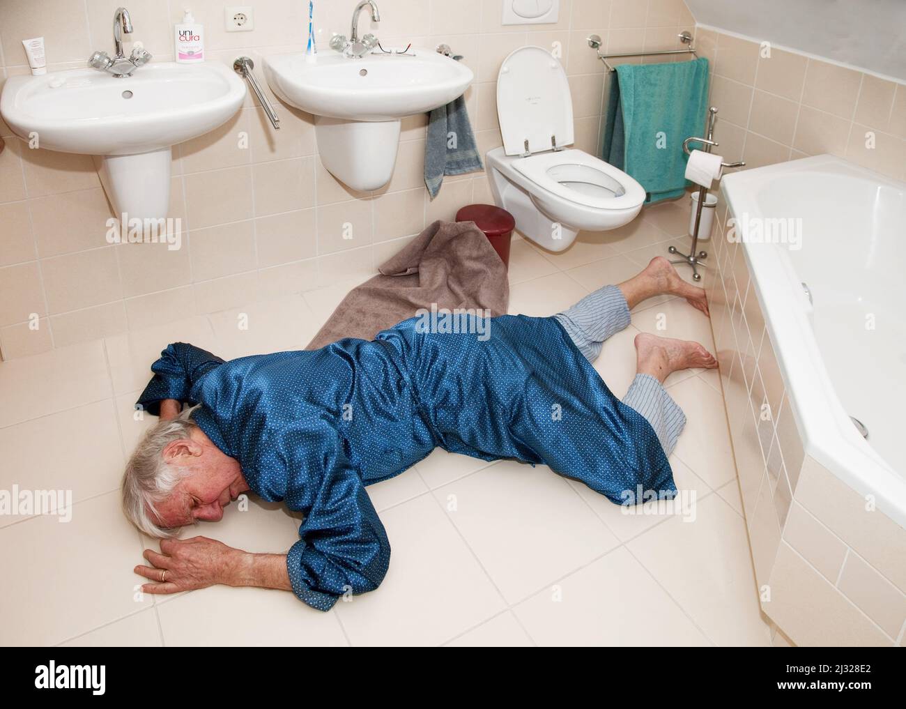 Netherlands, an elderly man has fallen to the ground in the bathroom ...