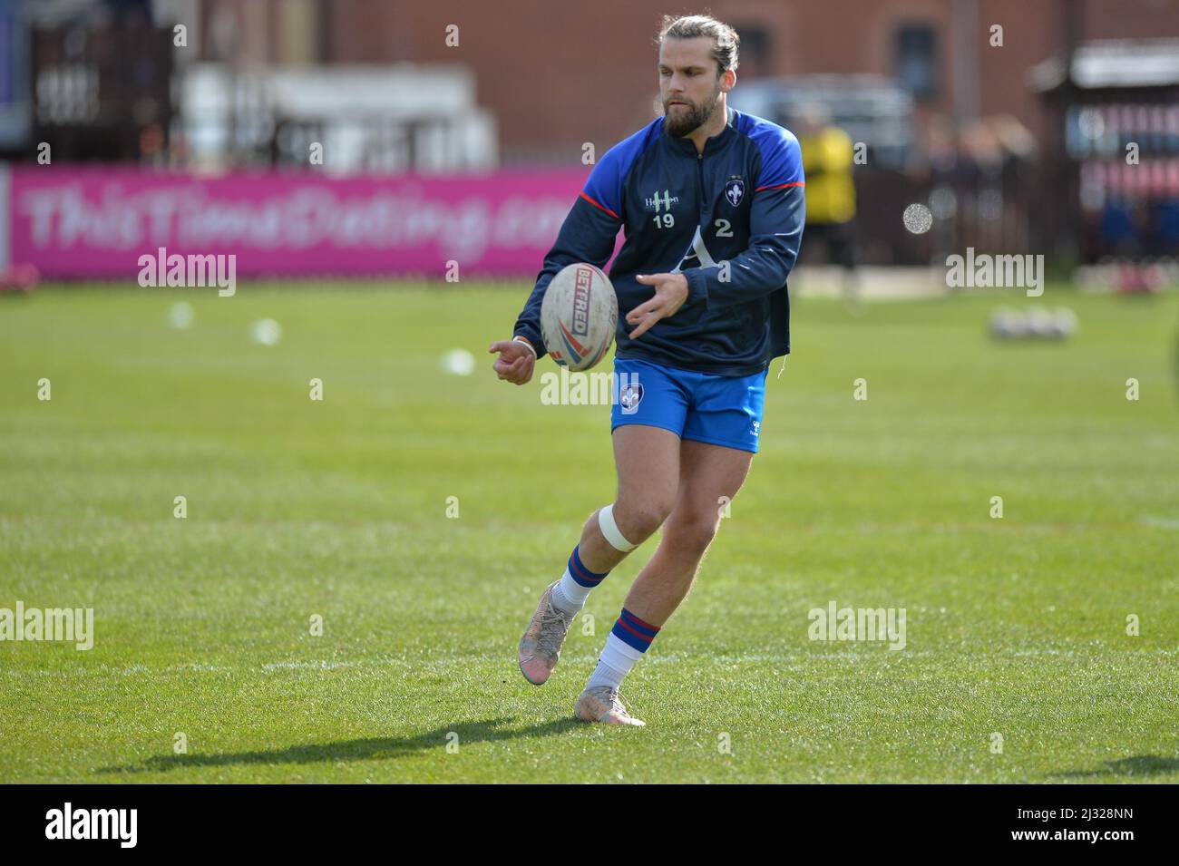 Red fans clapping football hi-res stock photography and images - Alamy