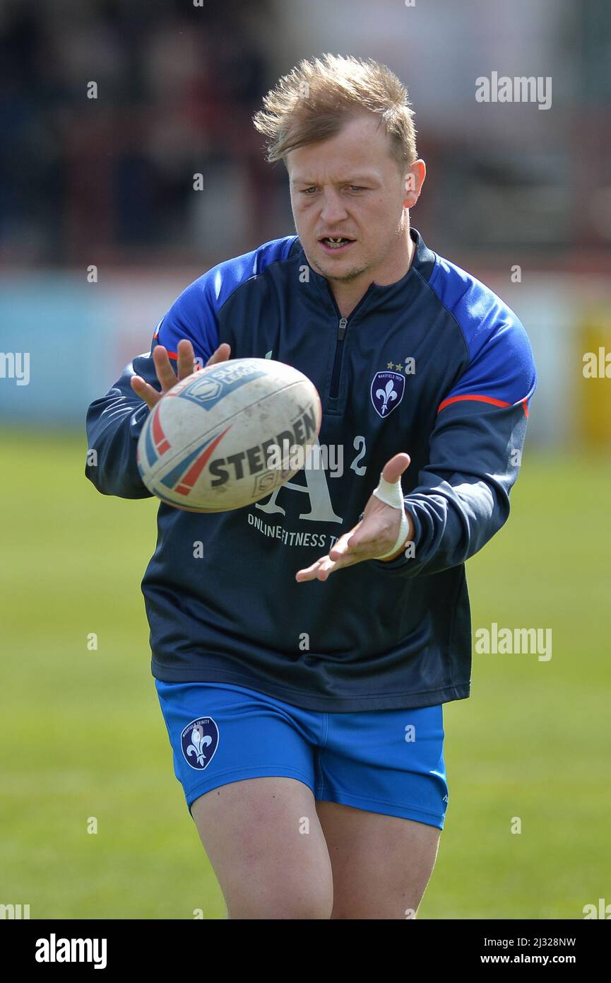 Red fans clapping football hi-res stock photography and images - Alamy