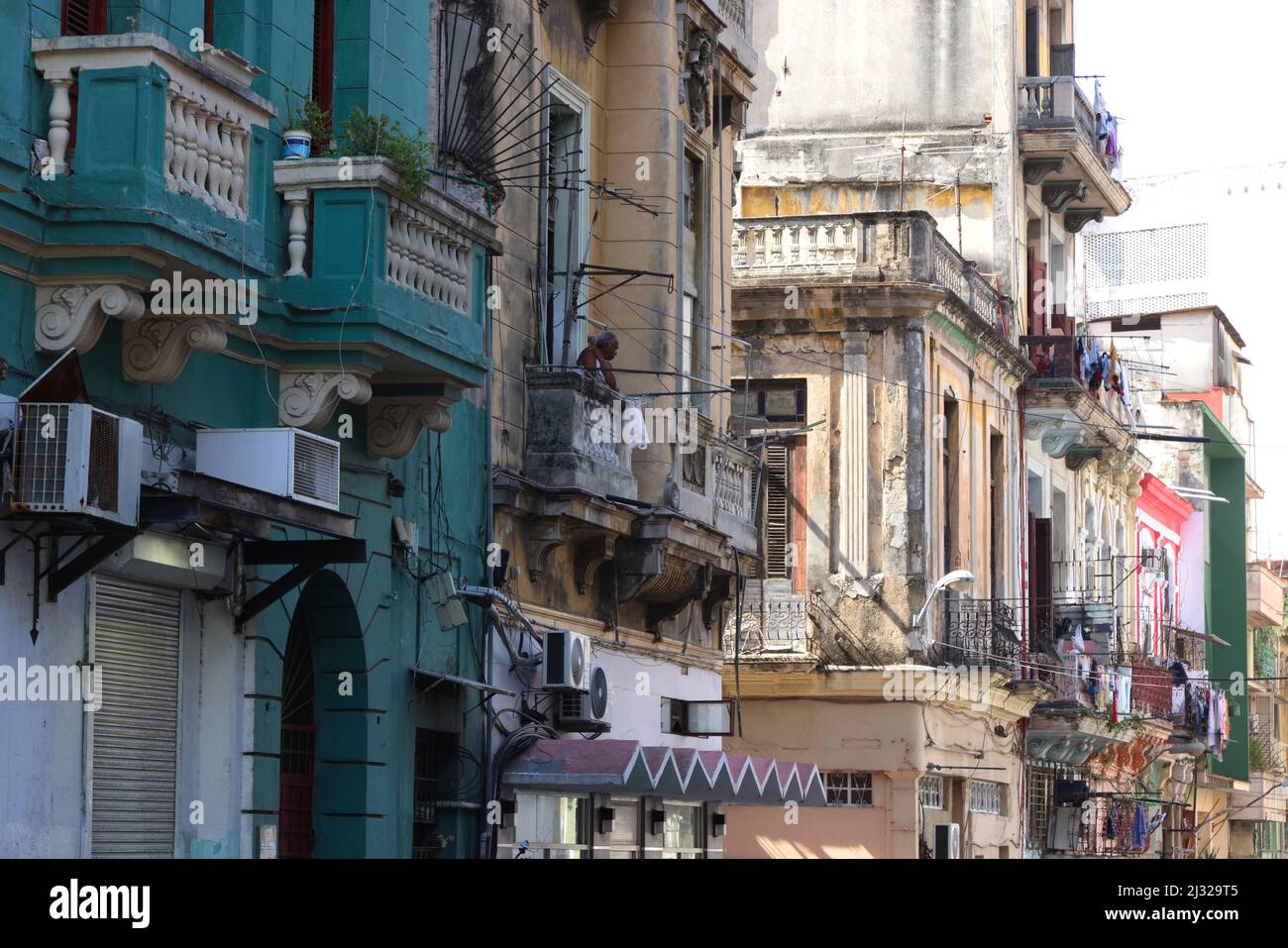 Ancient colonial buildings in Havana, Cuba Stock Photo - Alamy