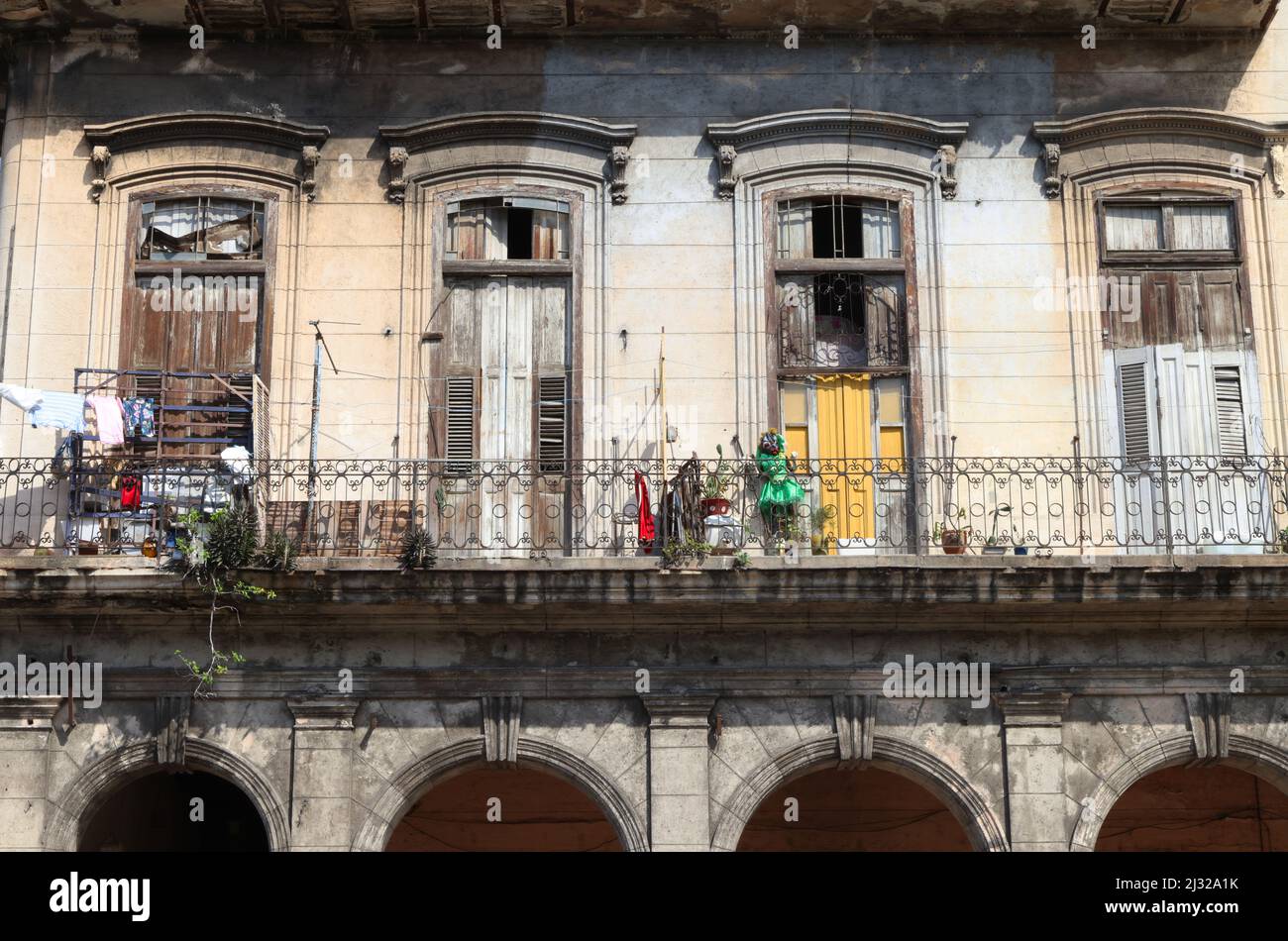 Ancient colonial buildings in Havana, Cuba Stock Photo - Alamy
