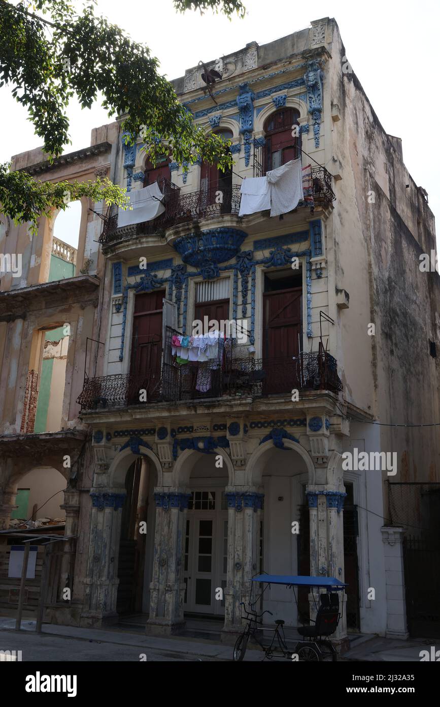 Ancient colonial buildings in Havana, Cuba Stock Photo - Alamy