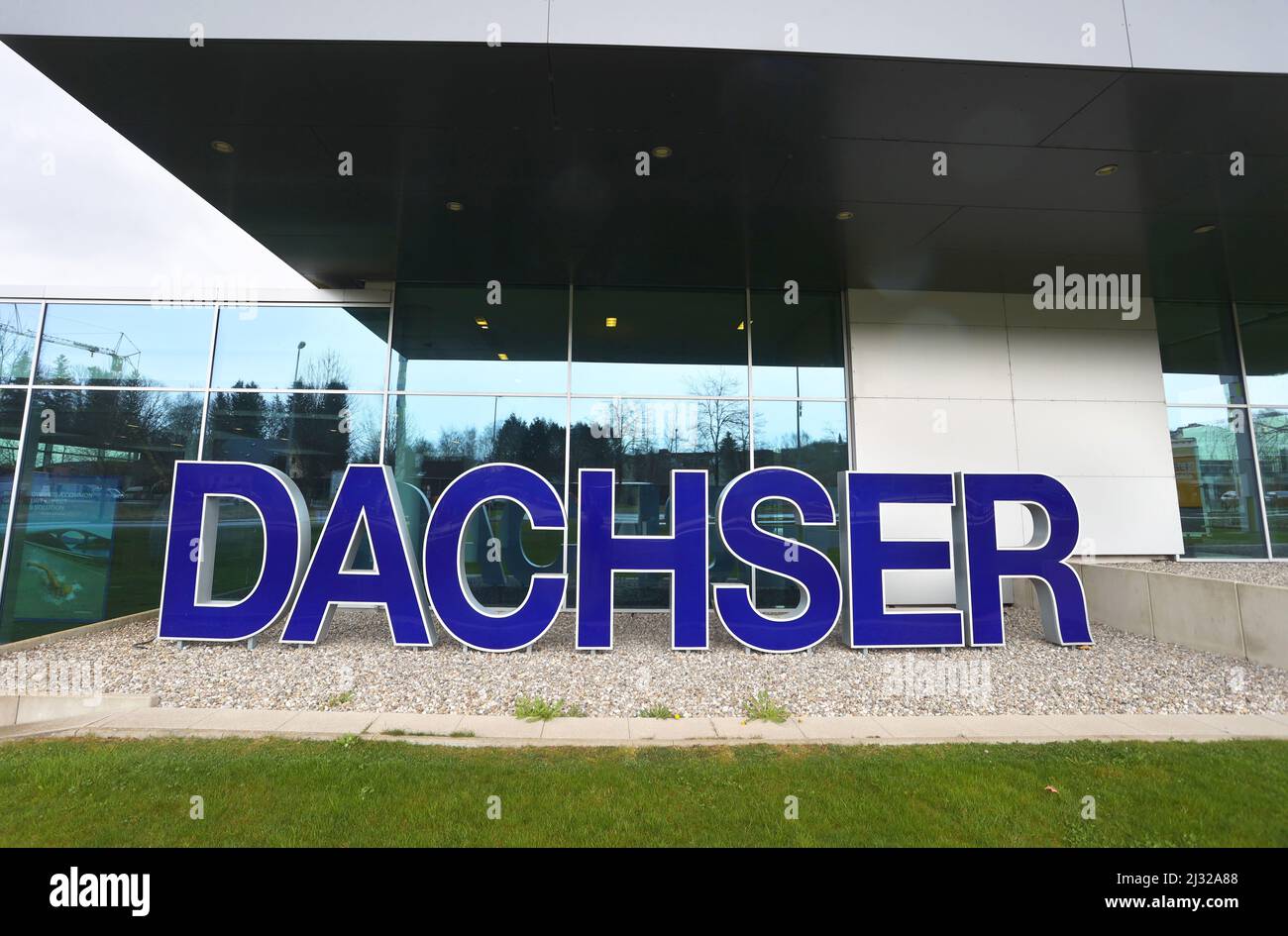 Kempten, Germany. 05th Apr, 2022. The logistics company's logo in front ...