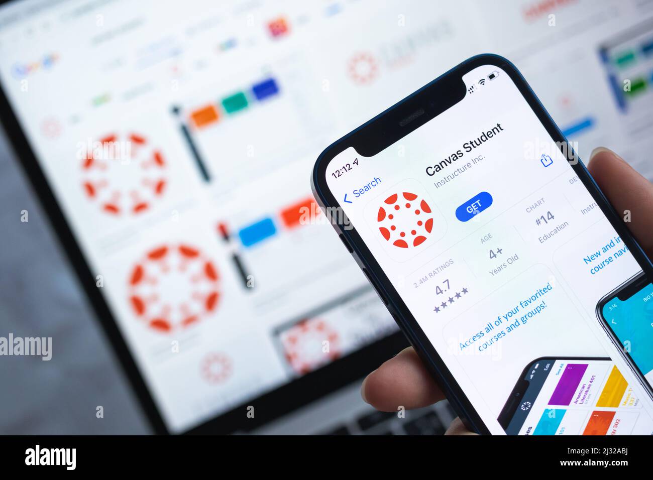 Canvas student hi-res stock photography and images - Alamy