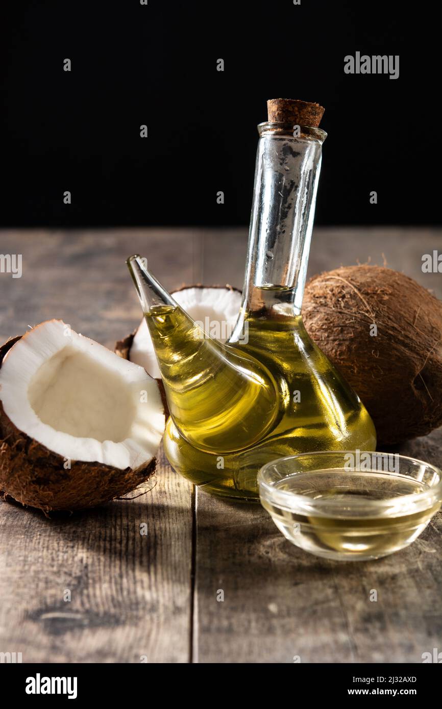 Coconut oil in bottle fresh hi-res stock photography and images - Alamy