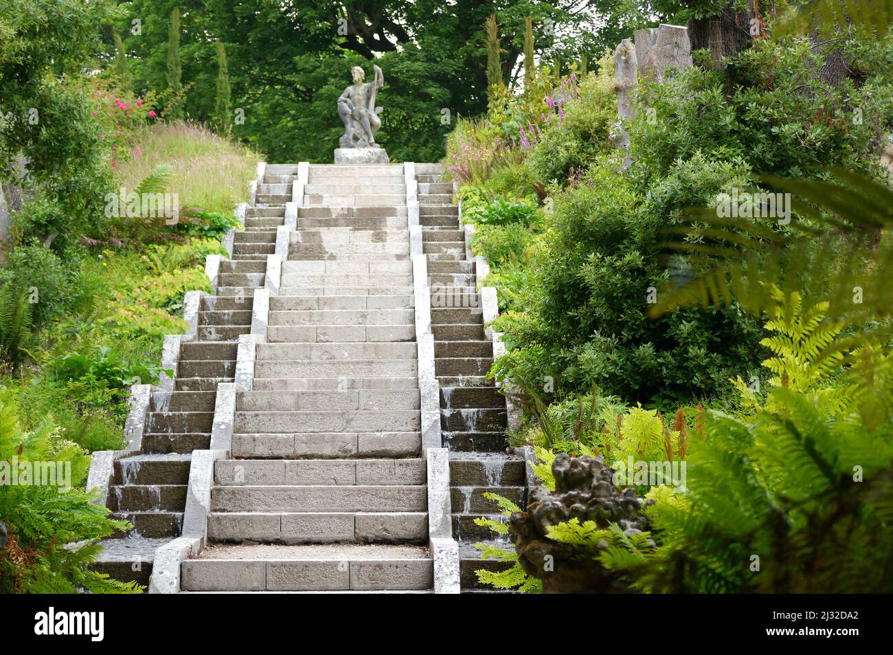 Limestone greek statue hi-res stock photography and images - Alamy