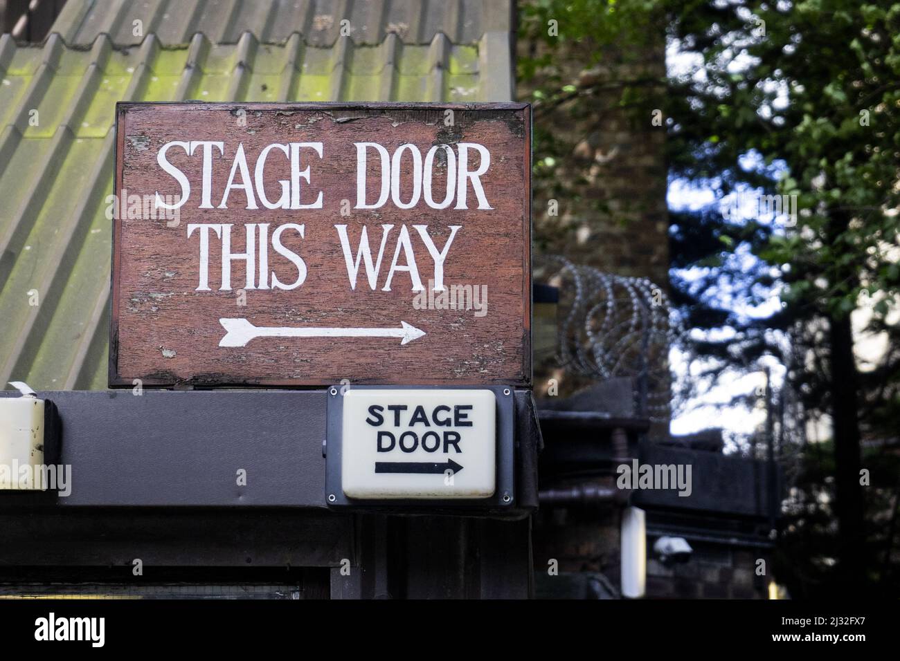 Stage door sign theatre in hi-res stock photography and images - Alamy