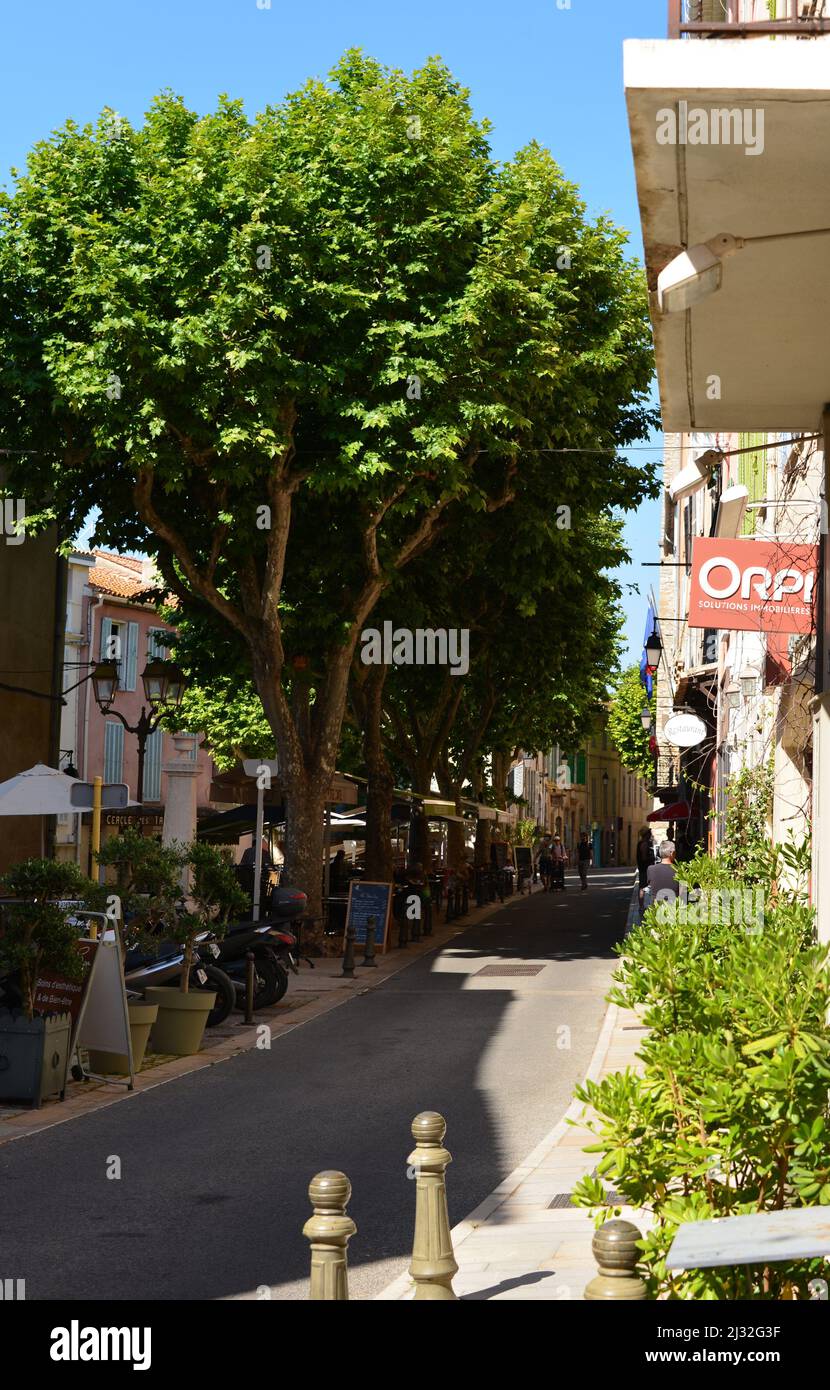 A small typical Provençal village La Cadière d'Azur Stock Photo - Alamy