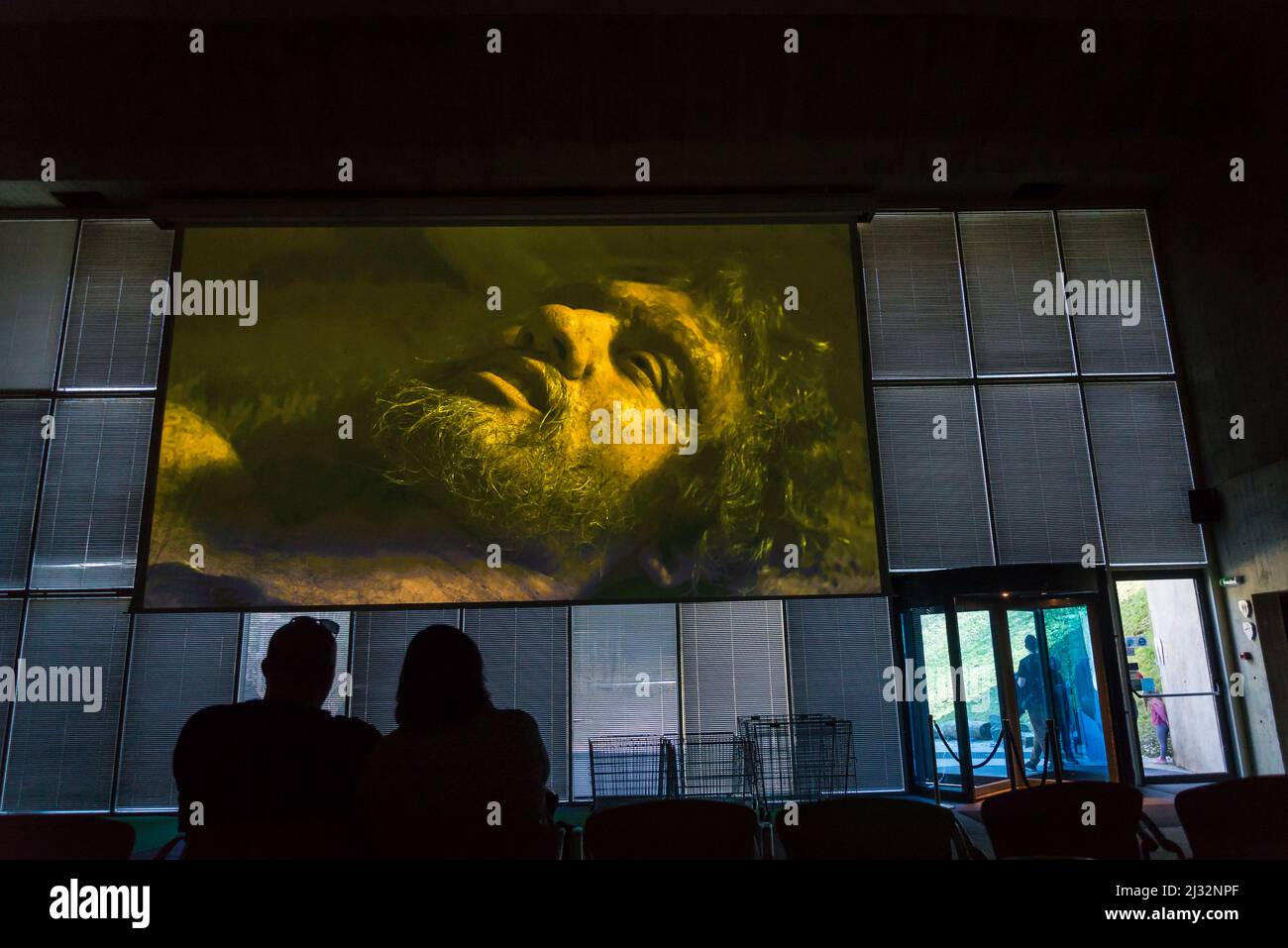 Introductory Film about caveman life in the Neanderthal Museum in ...