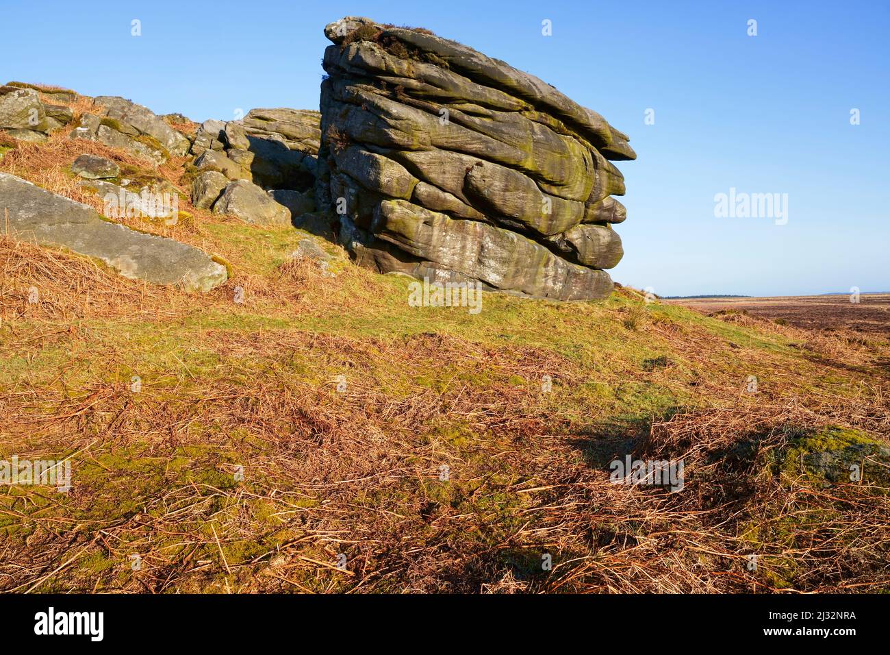 Large rock formation edge valley hi-res stock photography and images ...