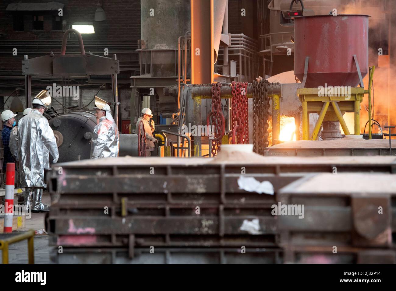Steel workers at the steel casting, blast furnace, steel melt, visit of Federal Chancellor Olaf ...