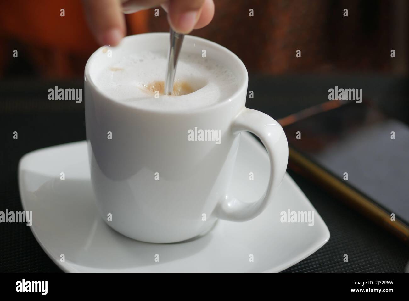 person hand stirring coffee with spoon Stock Photo - Alamy