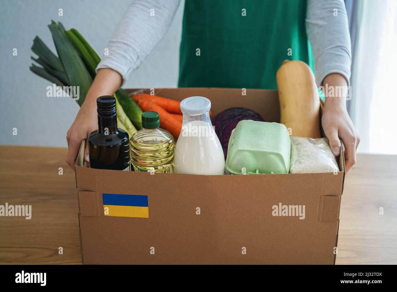 Volunteer preparing food box for Ukraine war refugees - Humanitarian ...