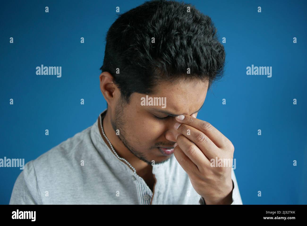 upset man suffering from strong eye pain Stock Photo - Alamy