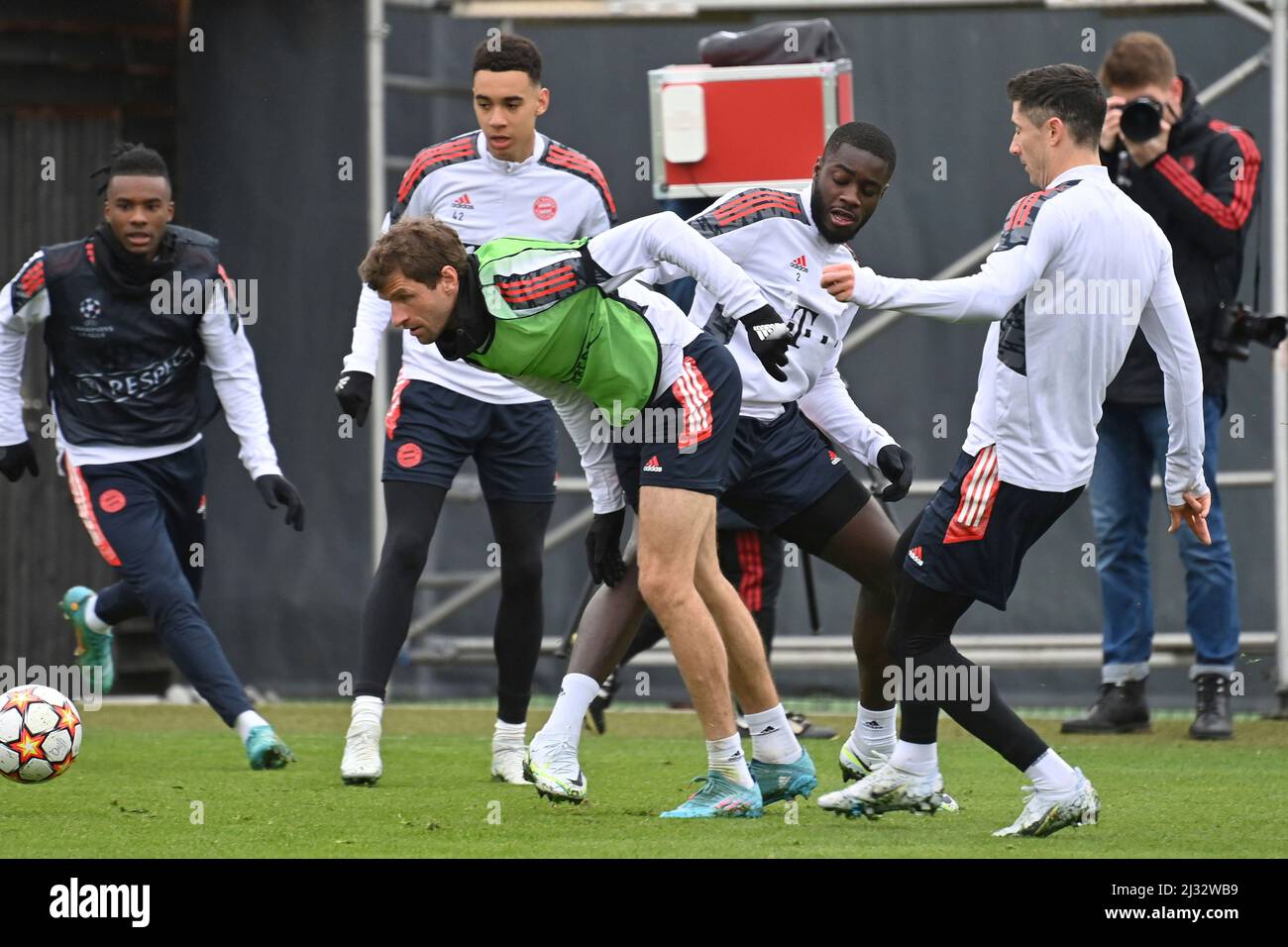 Munich, Deutschland. 05th Apr, 2022. Thomas MUELLER (MULLER, FC Bayern ...