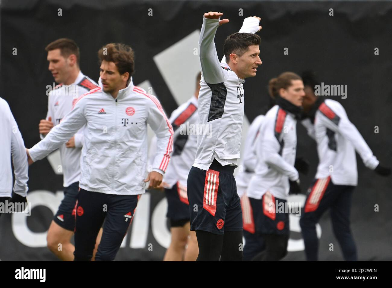 Munich, Deutschland. 05th Apr, 2022. Robert LEWANDOWSKI (FC Bayern ...
