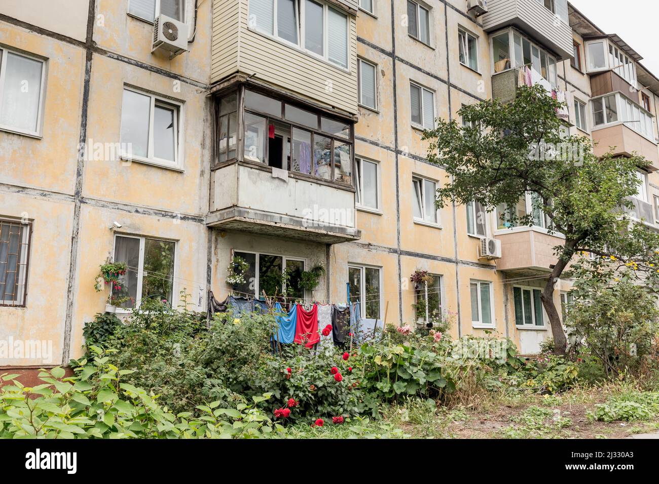 Khrushchyovka house hi-res stock photography and images - Alamy