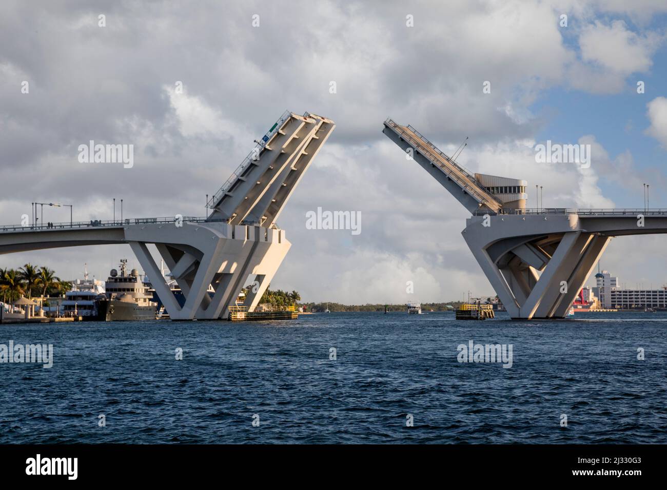 17th street causeway bridge hi-res stock photography and images - Alamy