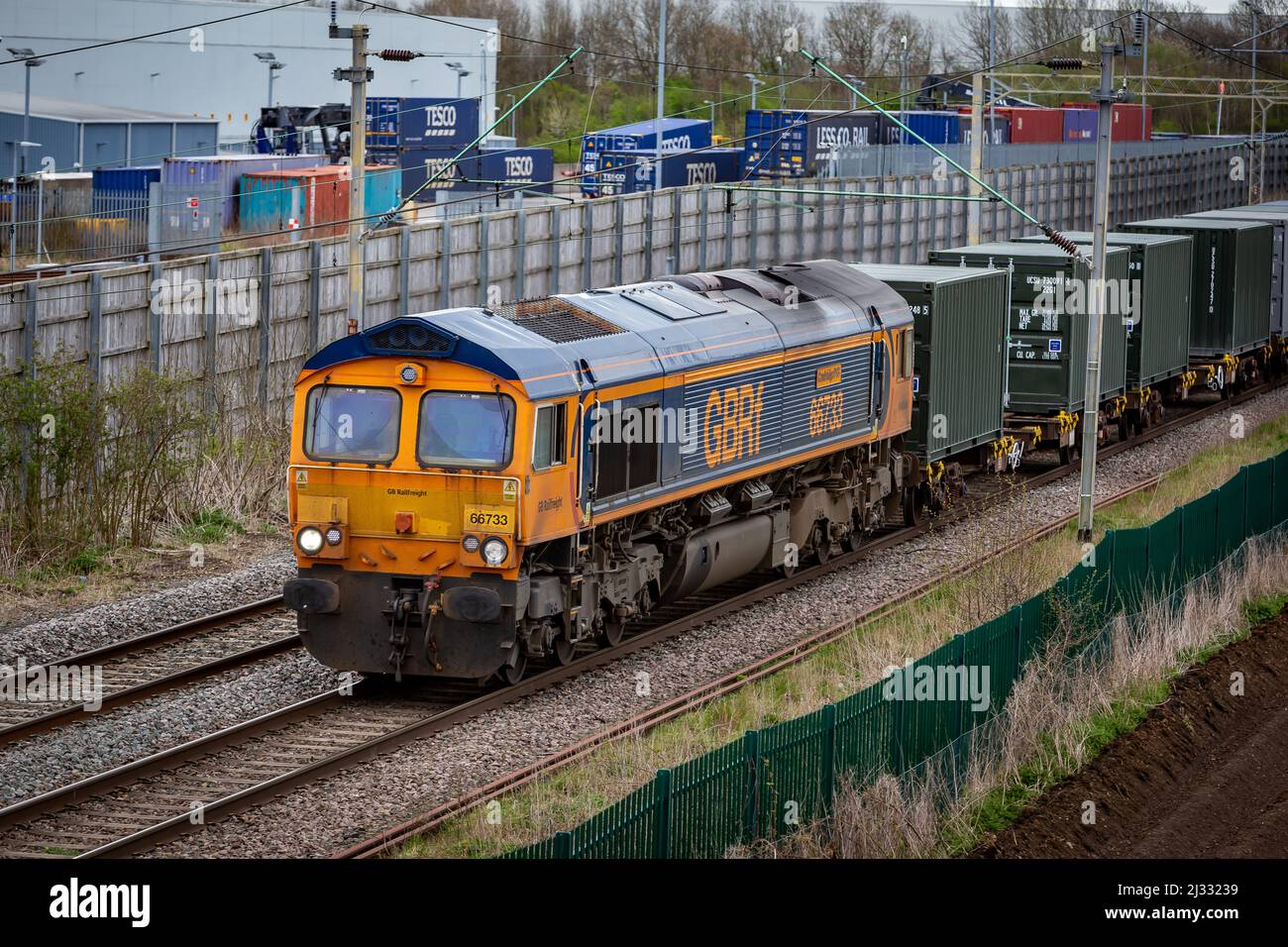 GB Railfreight Class 66 - 66733 powers past DIRFT Stock Photo - Alamy