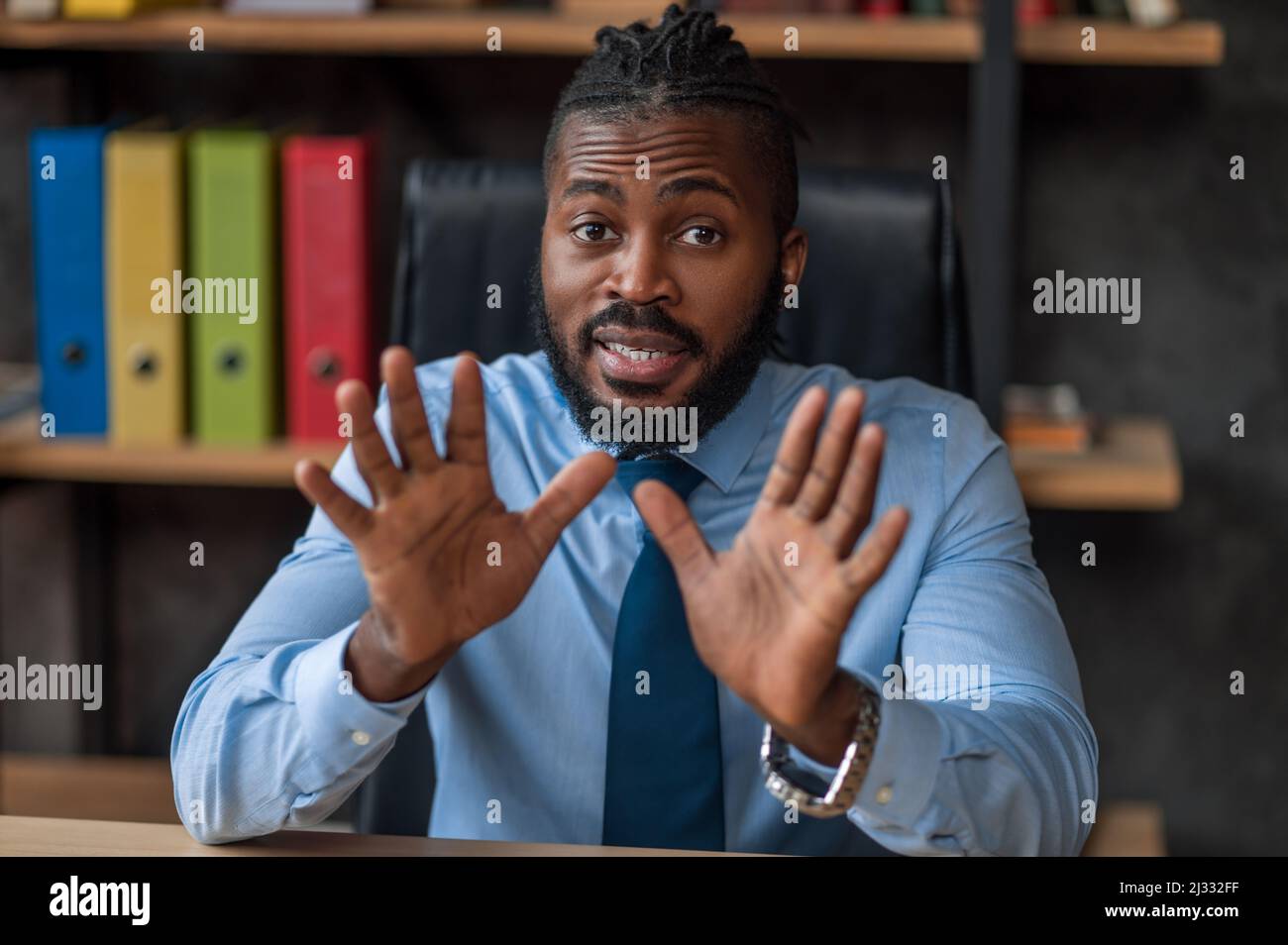 Pushing table hi-res stock photography and images - Alamy