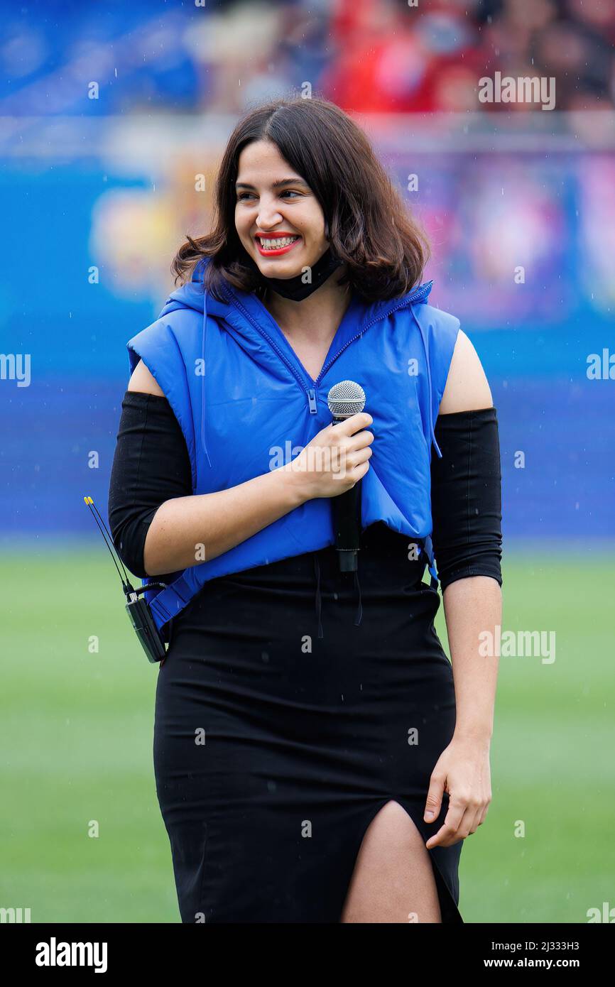 BARCELONA - MAR 13: Maria Arnal sings prior to the Primera Iberdrola ...