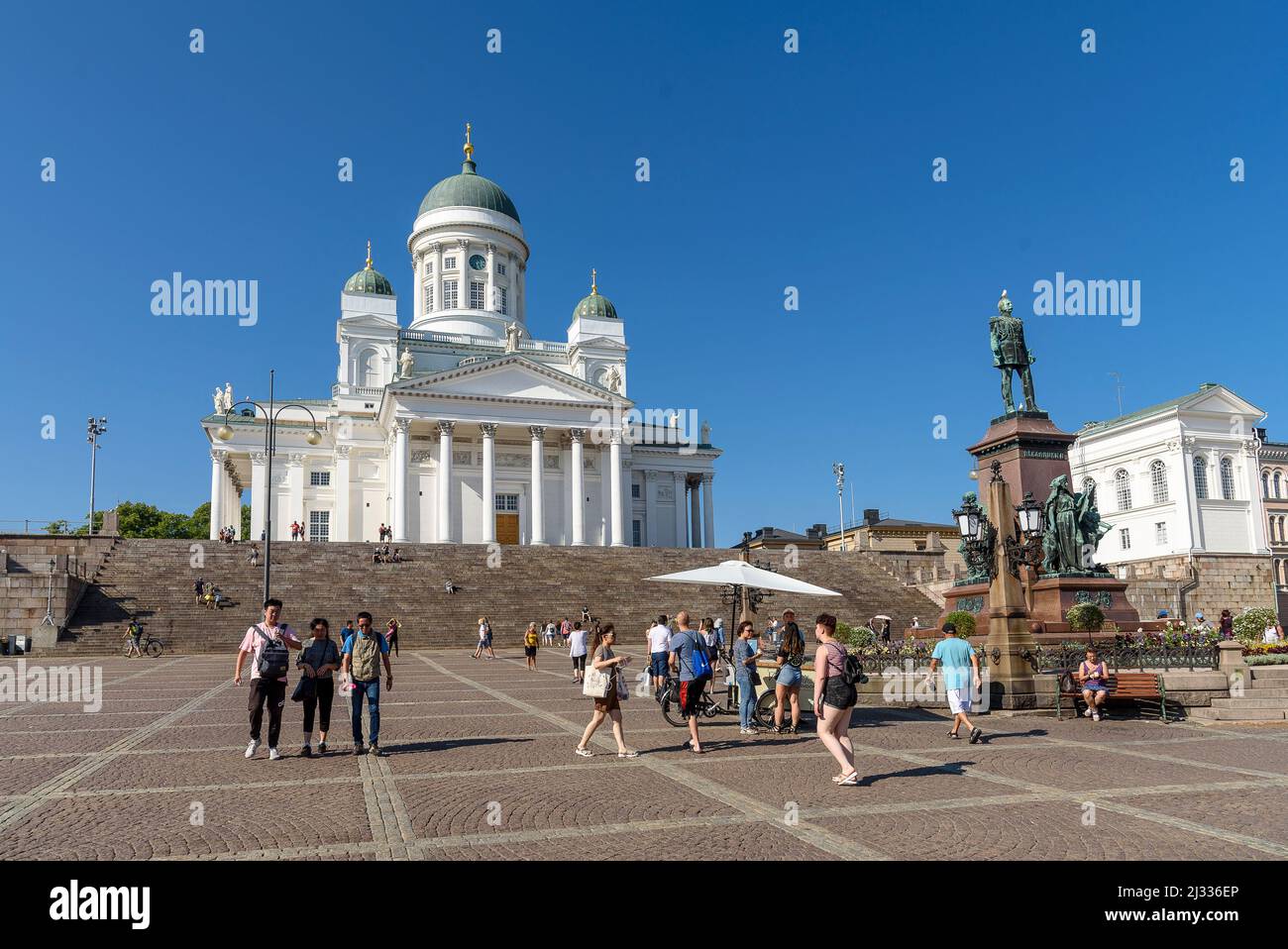 Cathedral statue architecture hi-res stock photography and images - Alamy