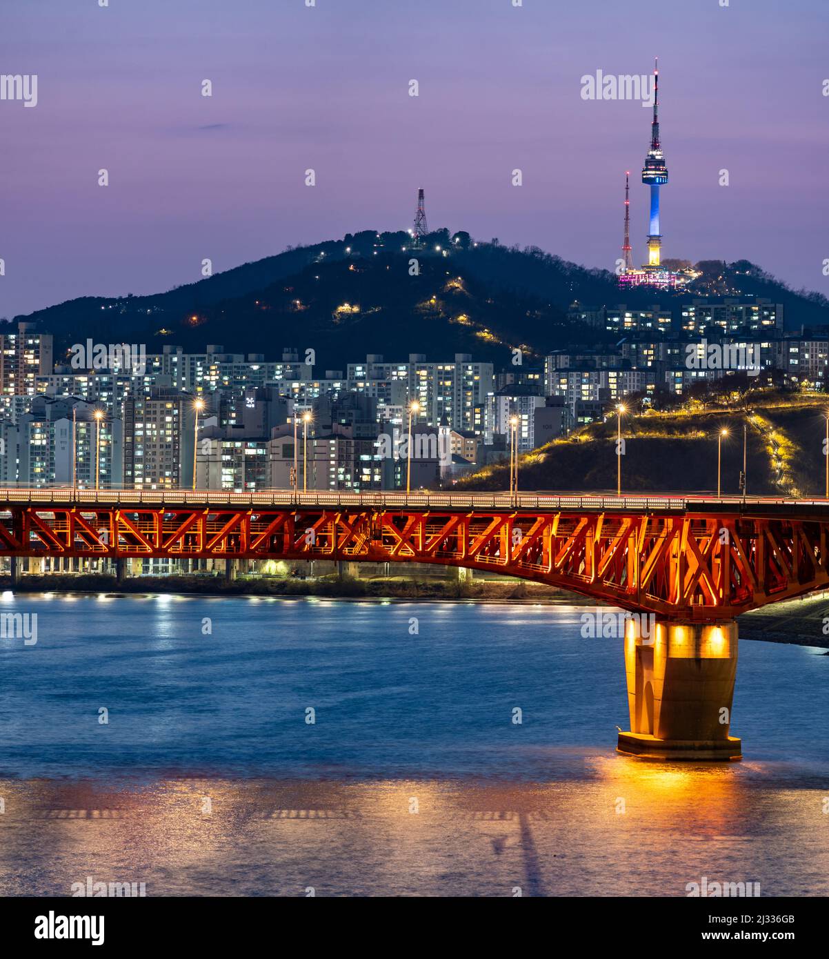 Han river and Seoul Tower on Namsan Mountain in central Seoul South ...