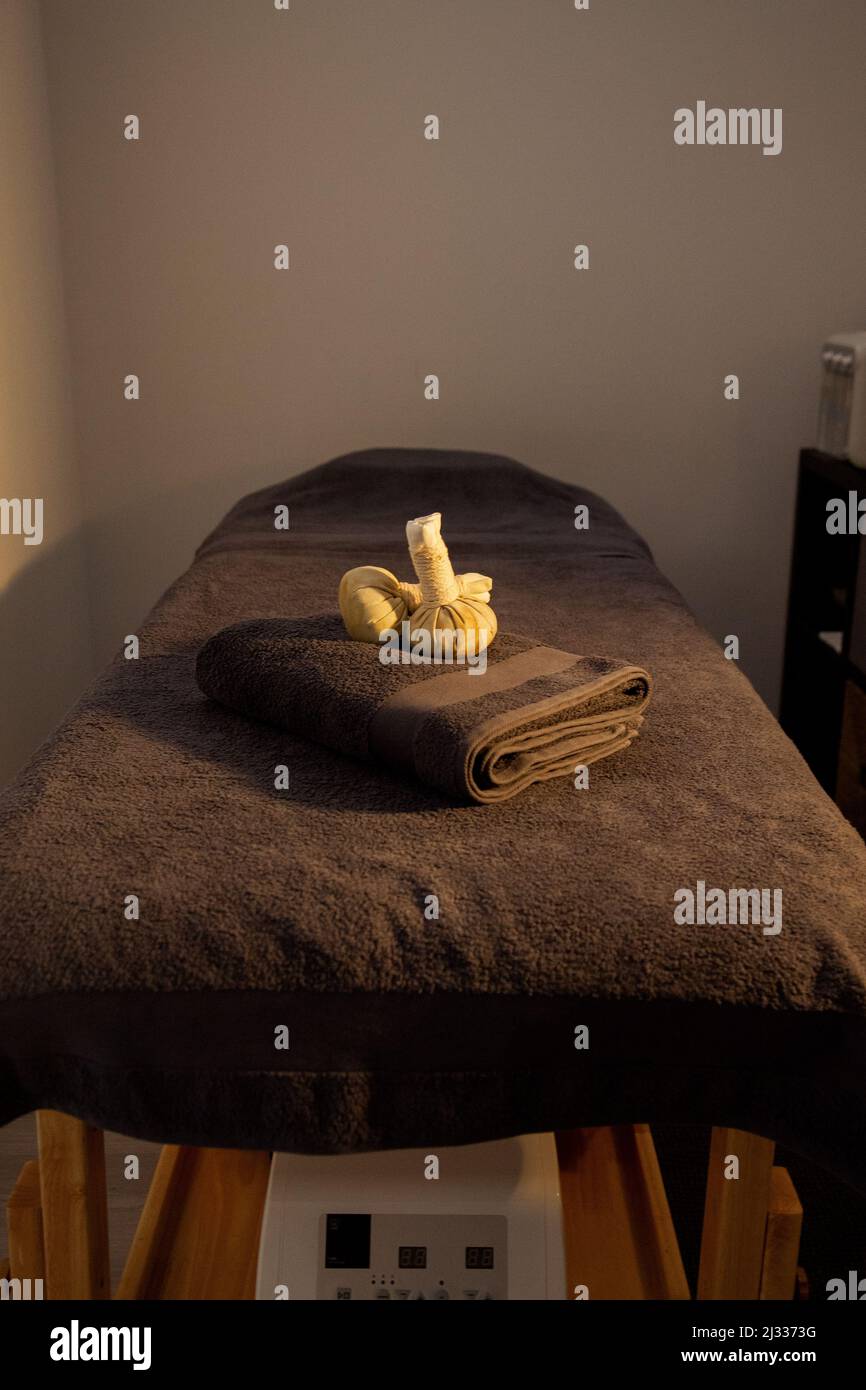 Massage room with zen atmosphere Stock Photo - Alamy