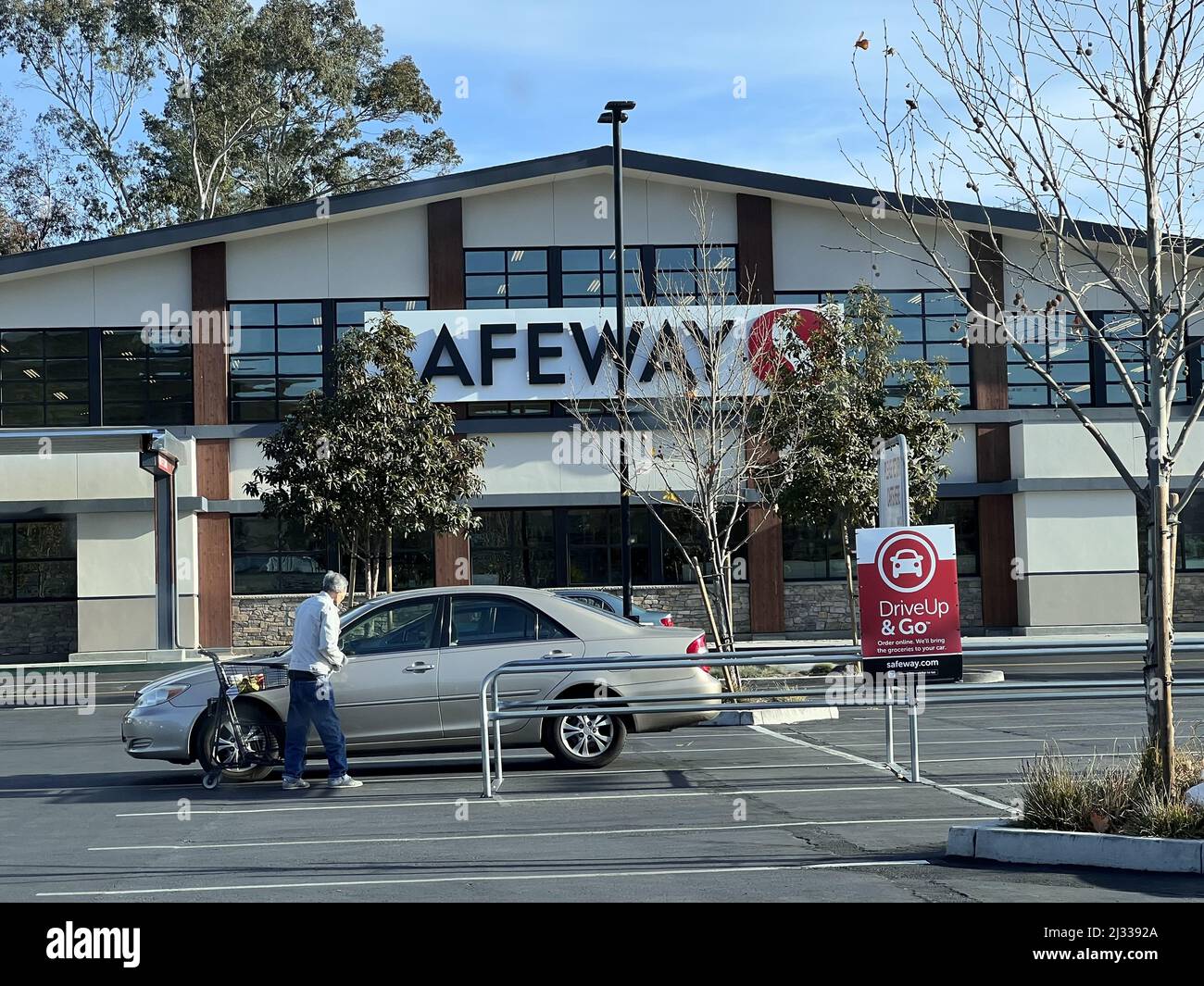 Front safeway hi-res stock photography and images - Alamy