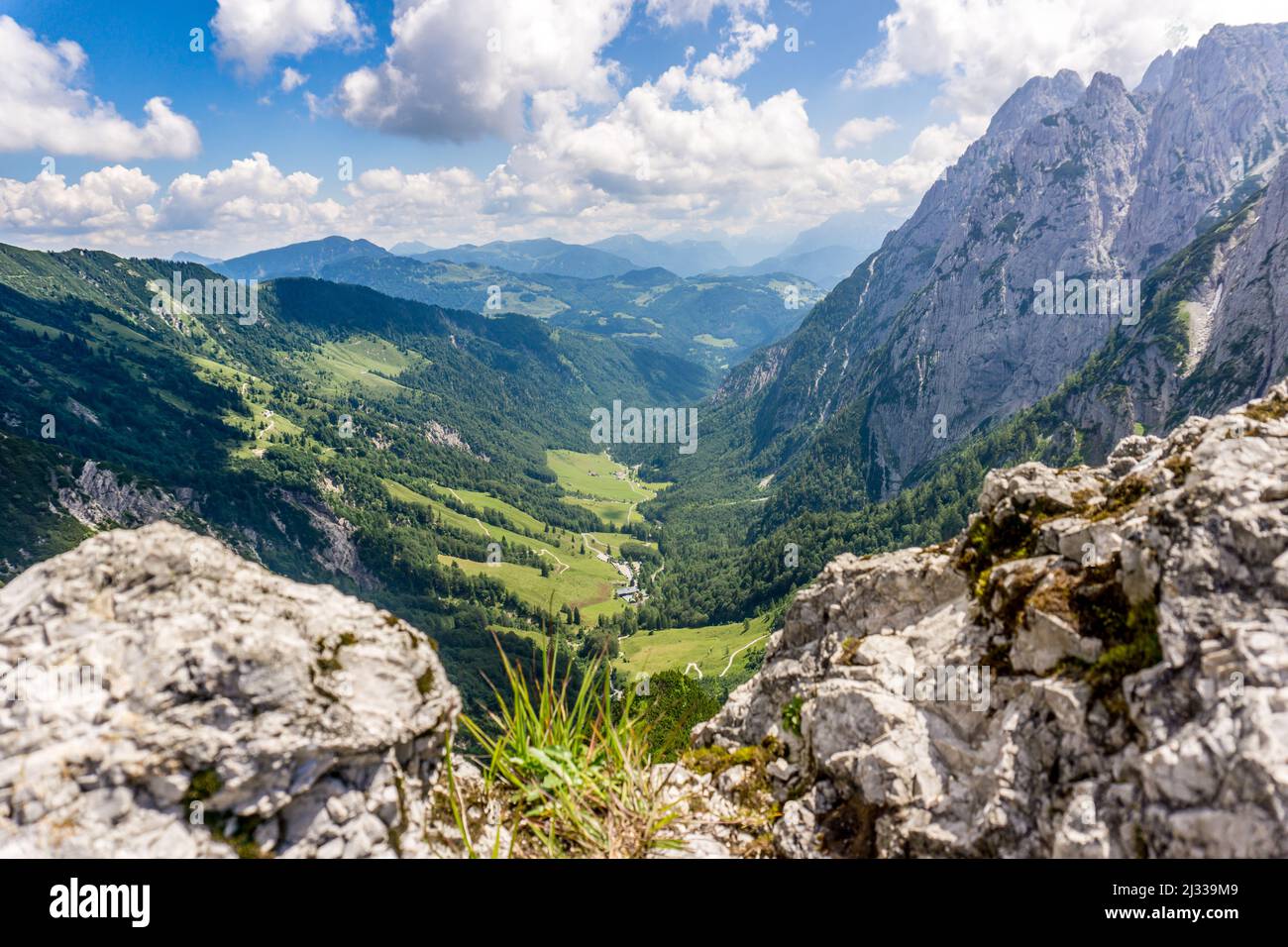 Valley vector hi-res stock photography and images - Alamy