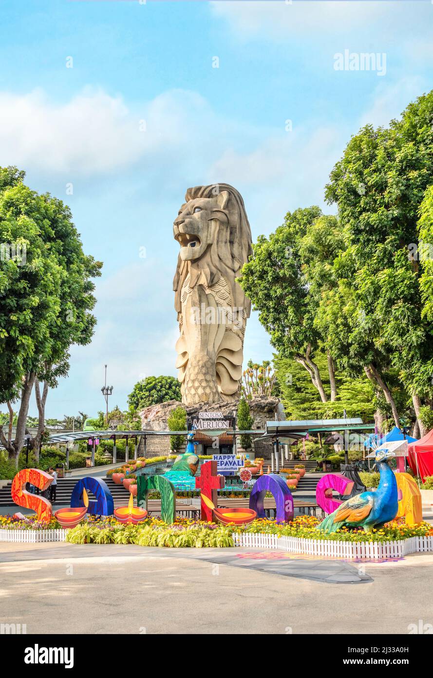 Sentosa Merlion statue with colorful Deepavali decoration, Sentosa ...
