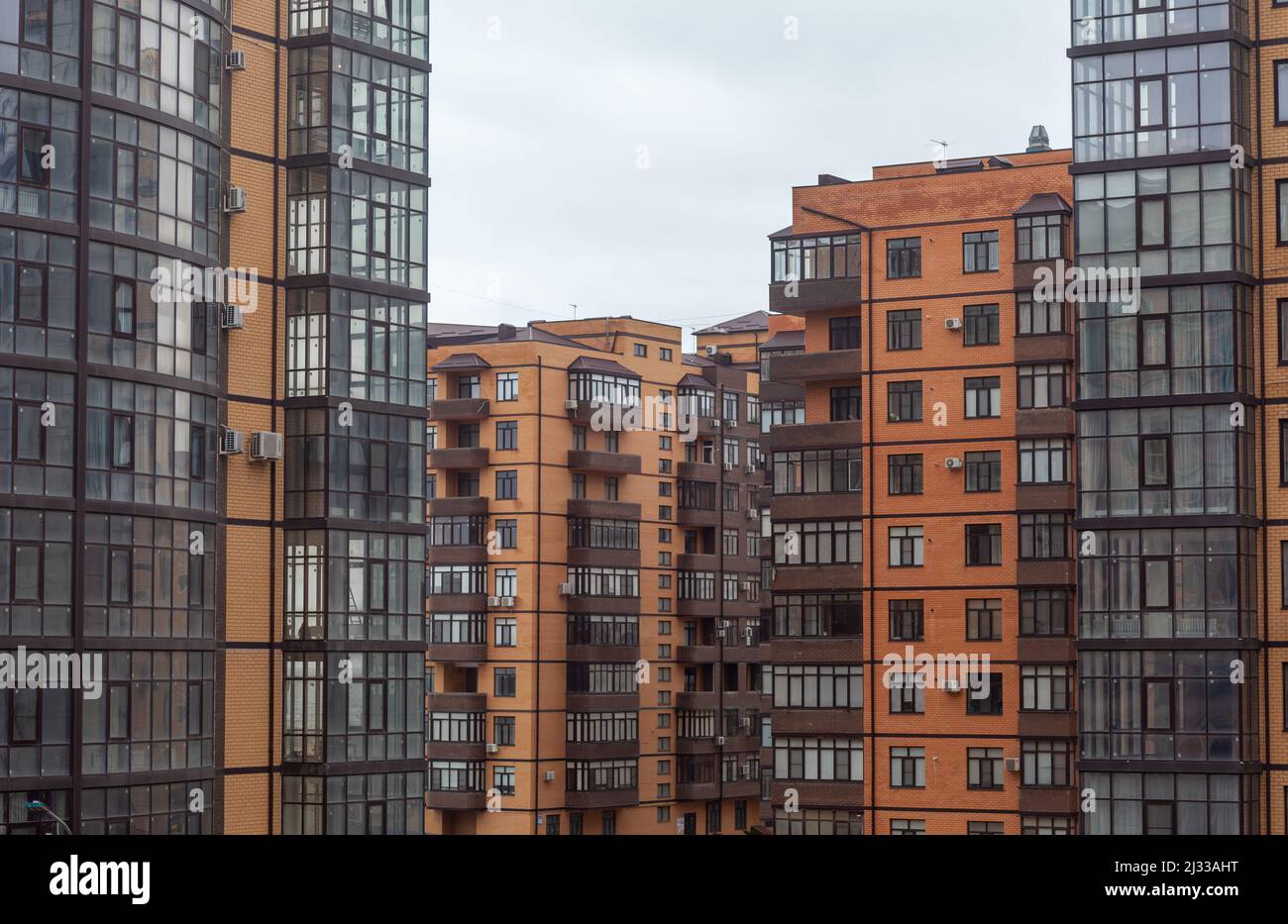 New high rise luxury houses hi-res stock photography and images - Alamy