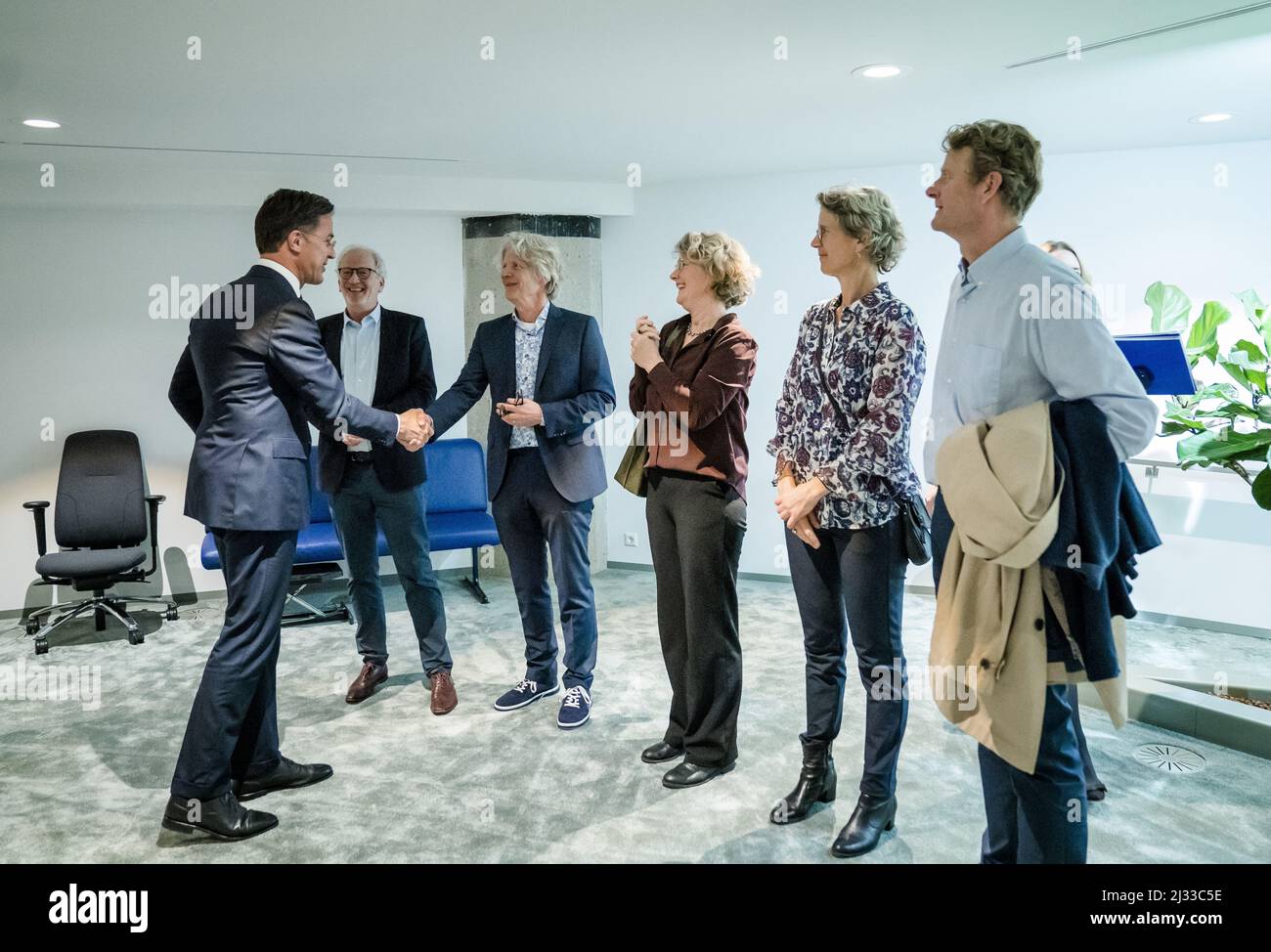 2022-04-05 15:12:24 THE HAGUE - Prime Minister Mark Rutte offers his ...