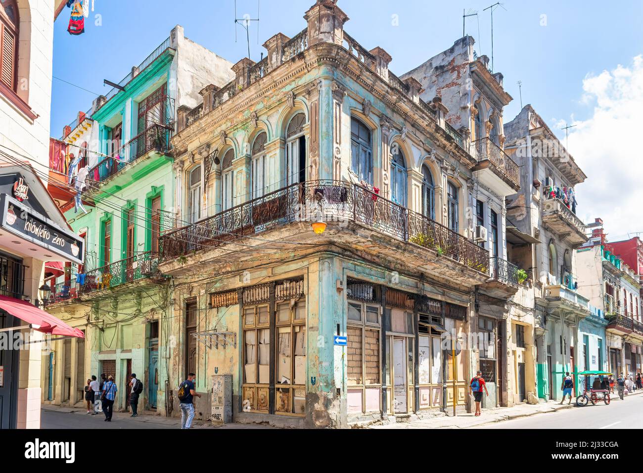 Weathered residential building hi-res stock photography and images - Alamy