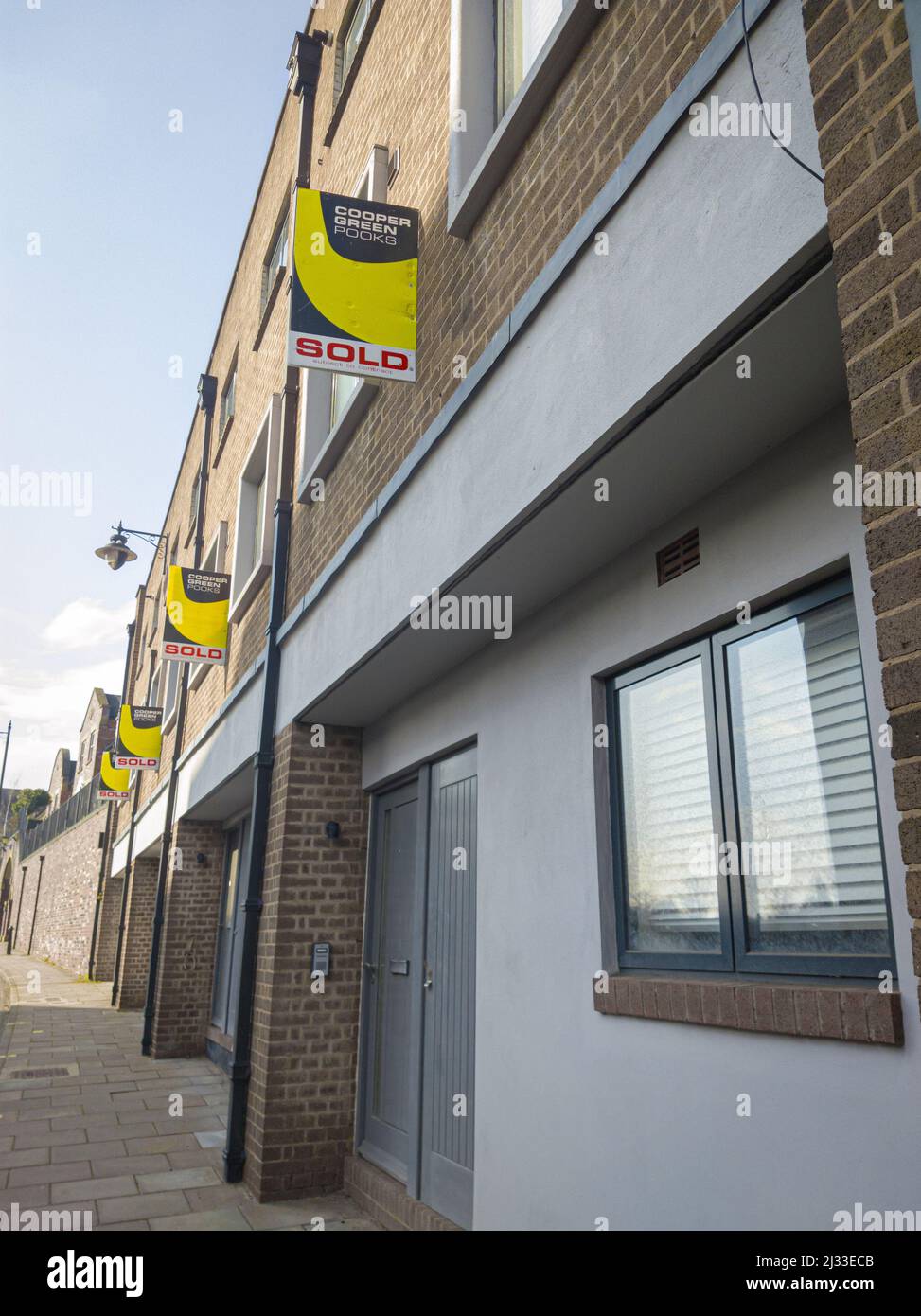 Property sale signs terrace hi-res stock photography and images - Alamy