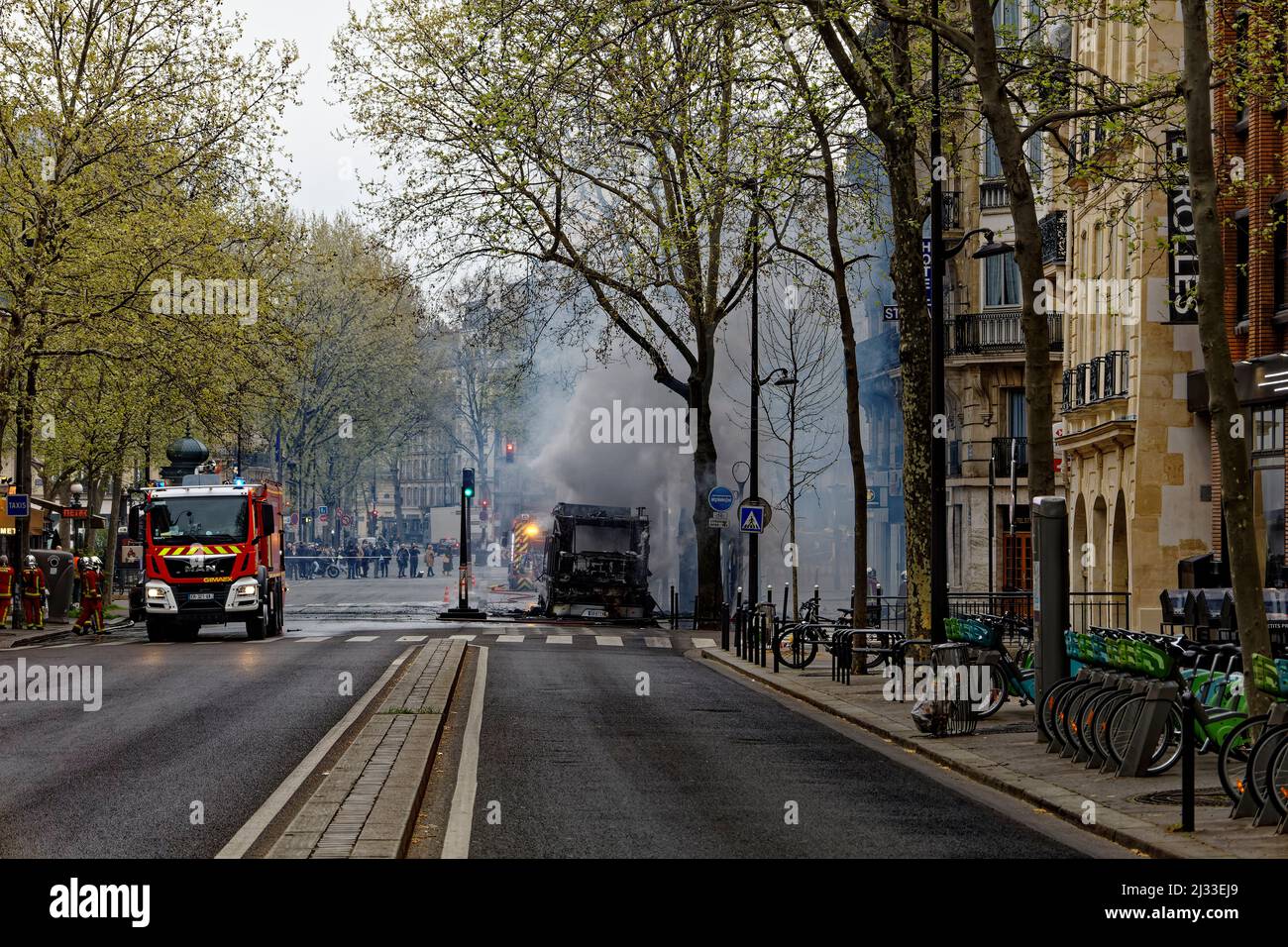 Paris, France. 04th Apr, 2022. RATP electric bus fire at Boulevard ...