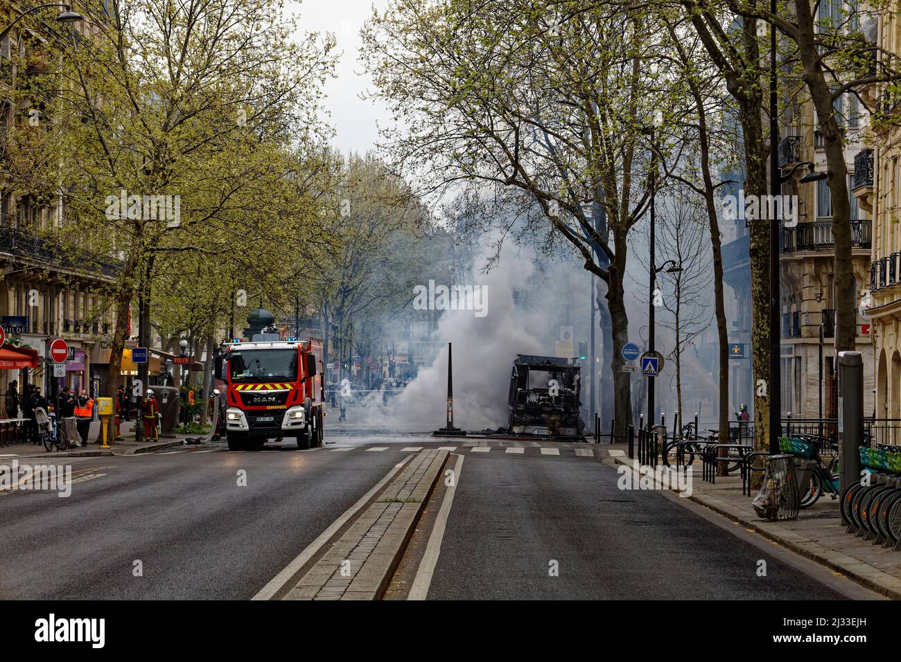 Paris, France. 04th Apr, 2022. RATP electric bus fire at Boulevard ...