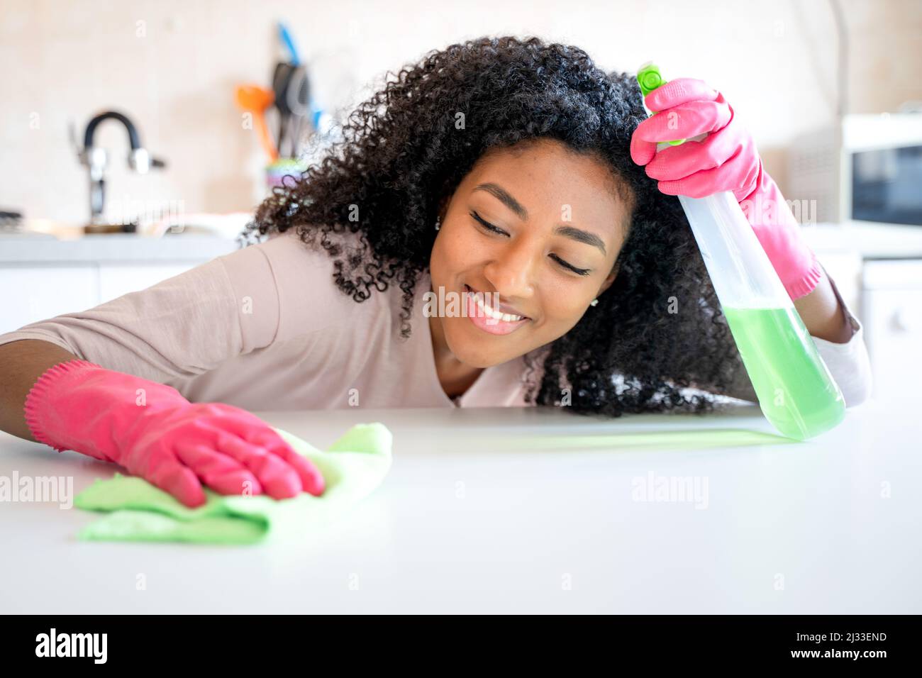 Black woman tidy house hi-res stock photography and images - Alamy
