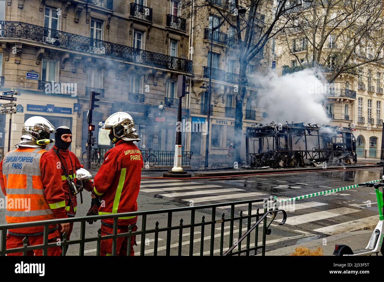 Paris, France. 04th Apr, 2022. RATP electric bus fire at Boulevard ...