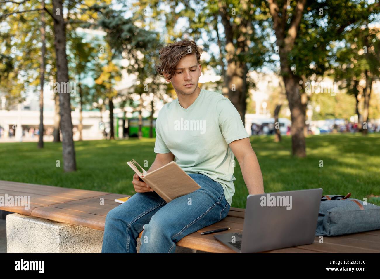 University students sitting on bench hi-res stock photography and ...