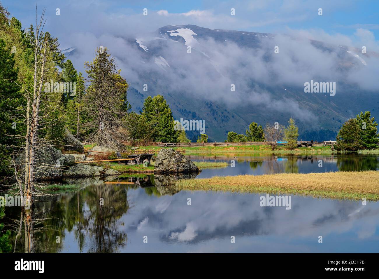 Mountain lake with cloud-covered Nockberge, Windebensee, Nockberge ...
