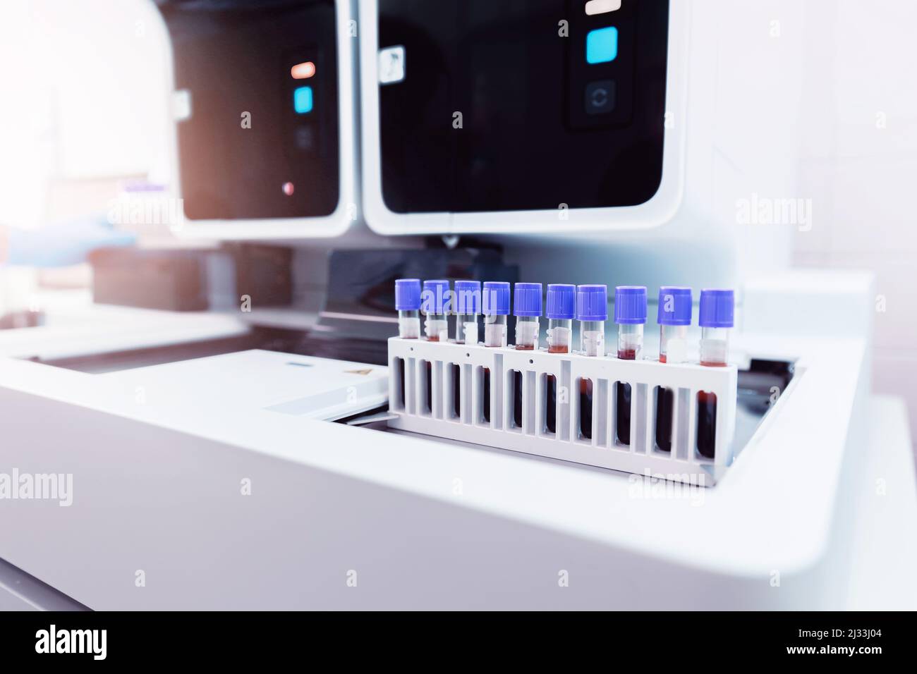 Health services laboratories hi-res stock photography and images - Alamy