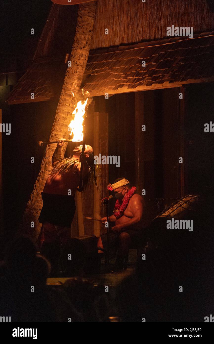 Fire dancer at traditional Hawaiian luau Stock Photo - Alamy