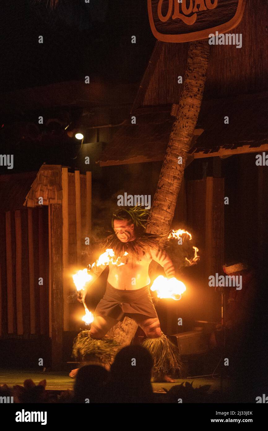 Fire dancer at traditional Hawaiian luau Stock Photo - Alamy