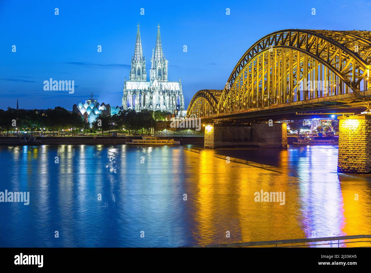 Cologne bridge museum hi-res stock photography and images - Alamy