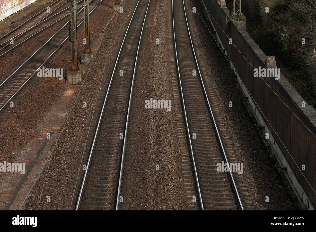 Tracks concrete bed hi-res stock photography and images - Alamy