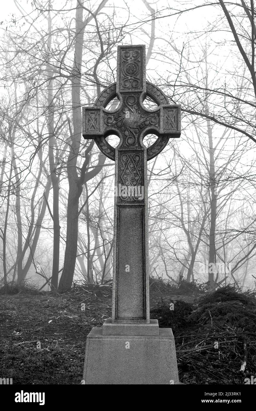 Celtic Cross in very foggy and spooky looking graveyard Stock Photo - Alamy